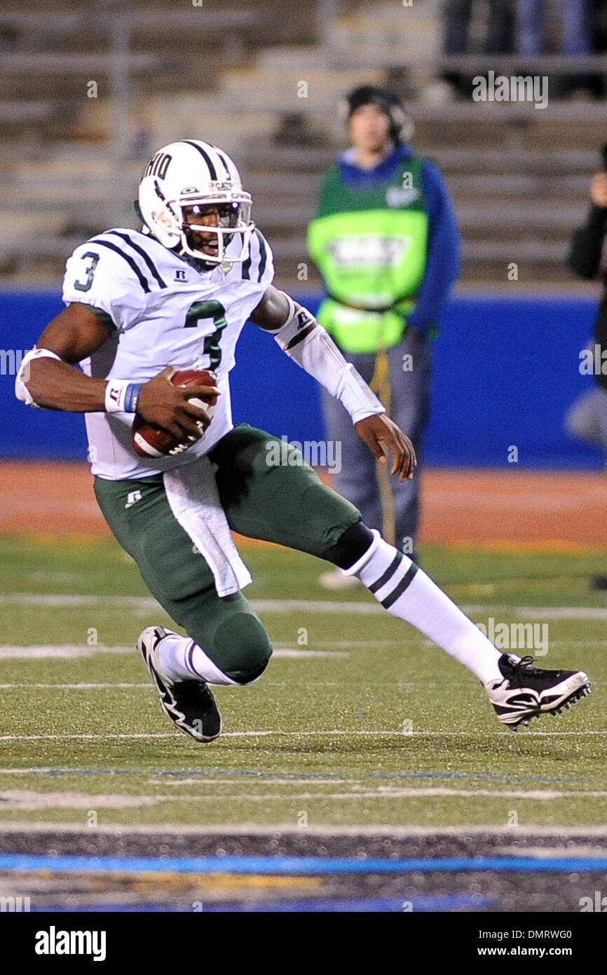 Ohio quarterback Theo Scott (3) makes a cut up field during the Bobcats ...