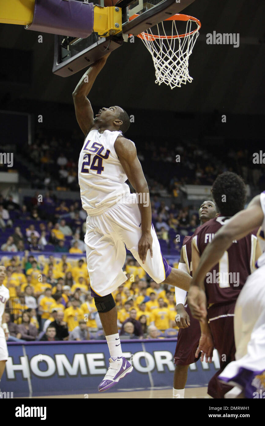 LSU forward Storm Warren (24) goes up for the shot during the game ...