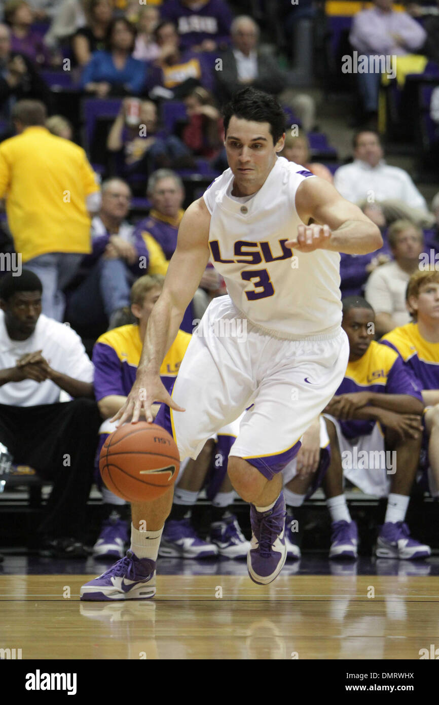 LSU forward Garrett Green (3) drives to the hoop during the game ...