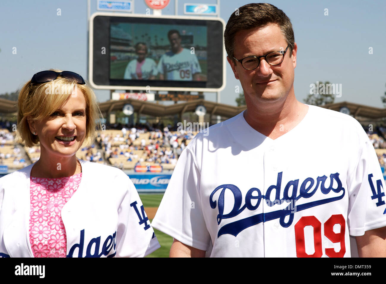 Game show hosts hi-res stock photography and images - Alamy