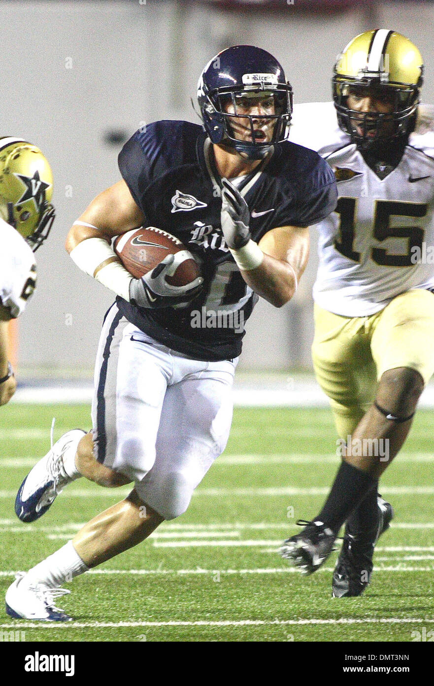 Rice punt returner Andrew Sendejo (30) with a great return at Rice ...