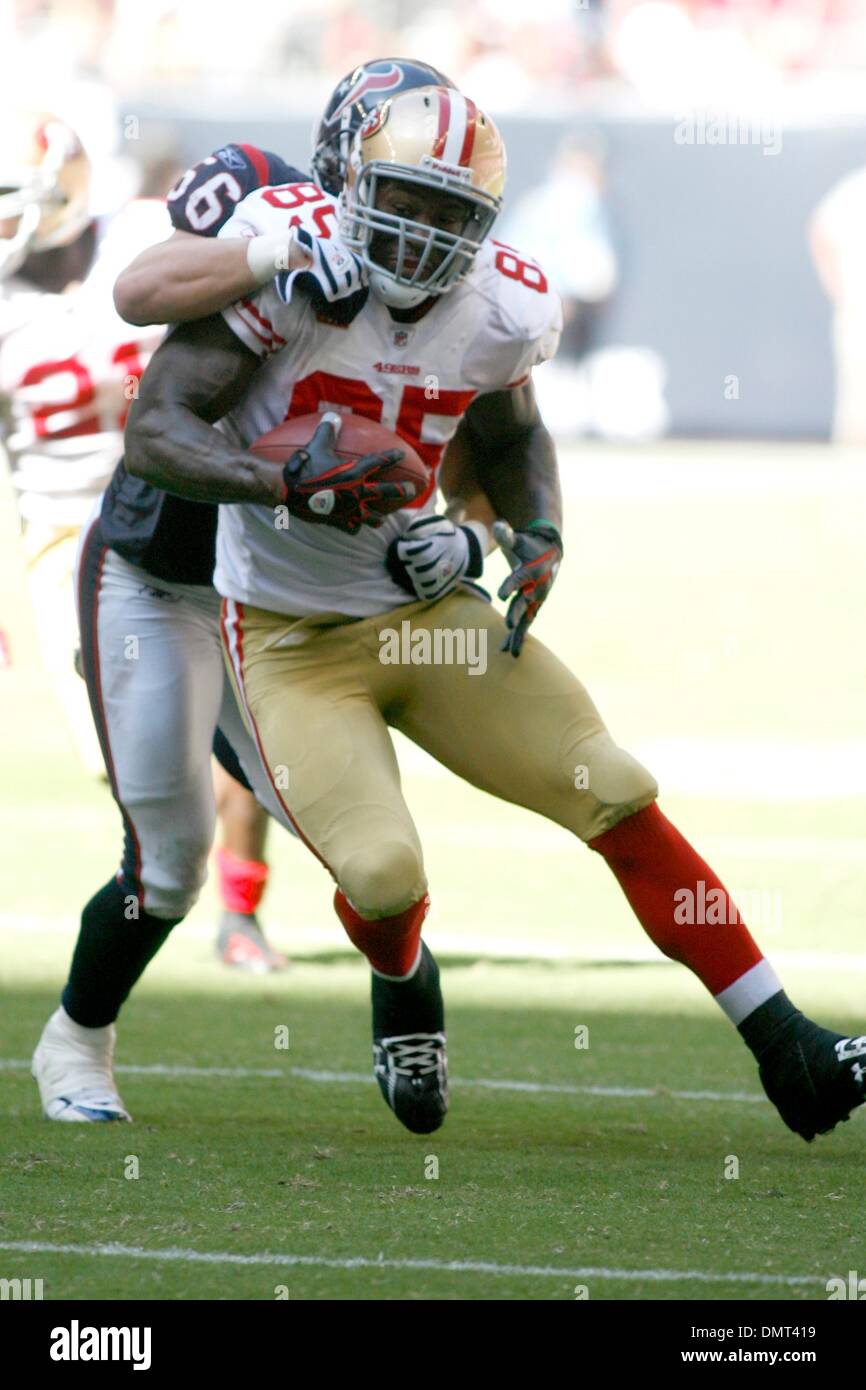 San Francisco Forty Niners wide receiver Vernon Davis (85) makes the ...