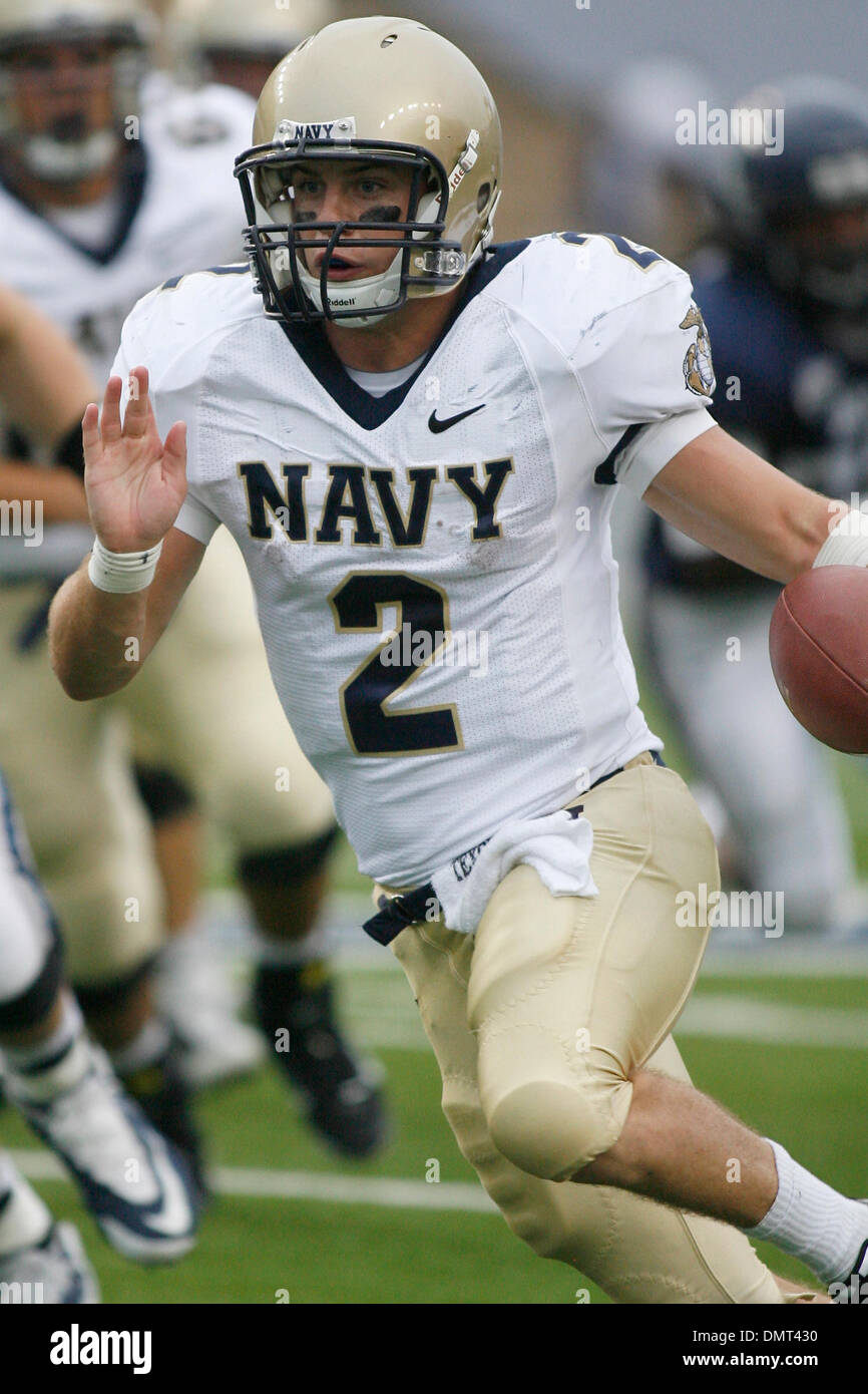 Navy quarterback Kriss Proctor (2) on a quarterback keeper. Navy ...
