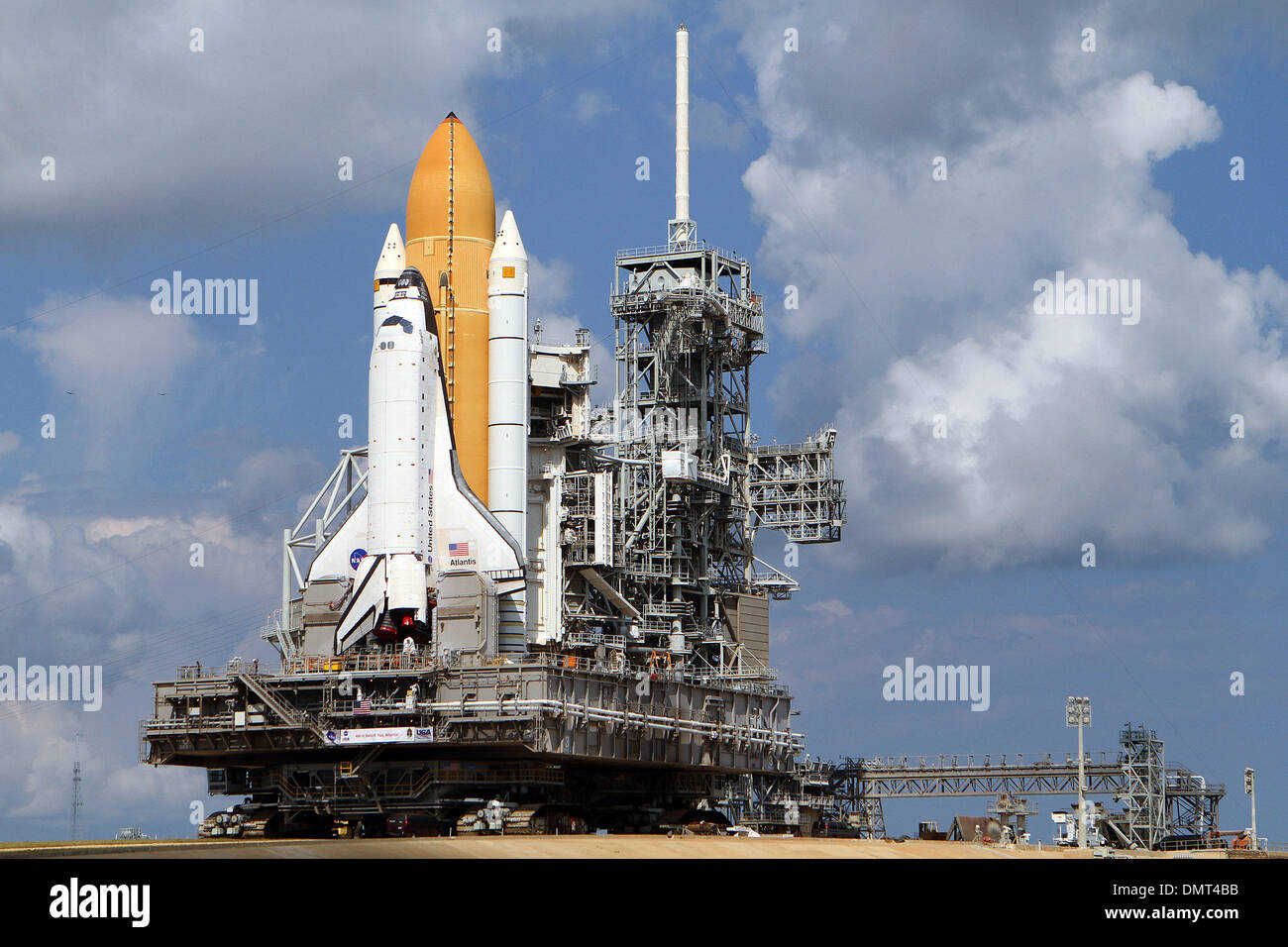 Space Shuttle Atlantis (STS-129) on a slow trek arrives to launch pad ...