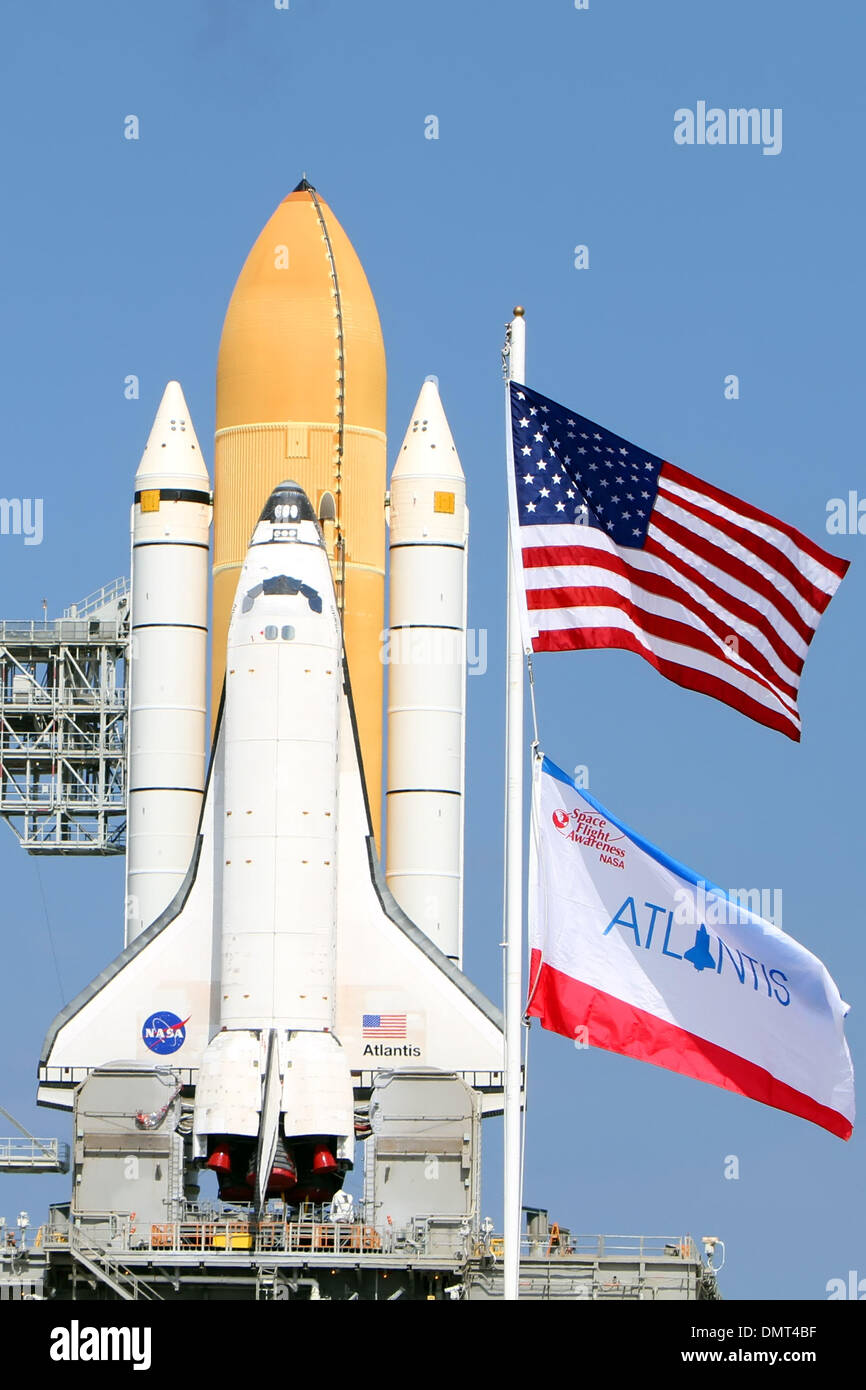Space Shuttle Atlantis (STS-129) on a slow trek arrives to launch pad ...
