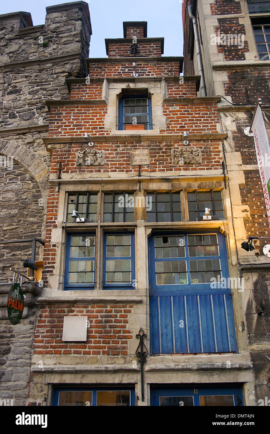 Narrow building architecture hi-res stock photography and images - Alamy