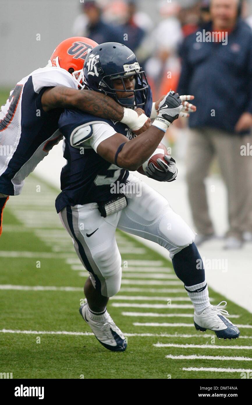 Rice running back Tyler Smith (37) makes his way down the sideline for ...