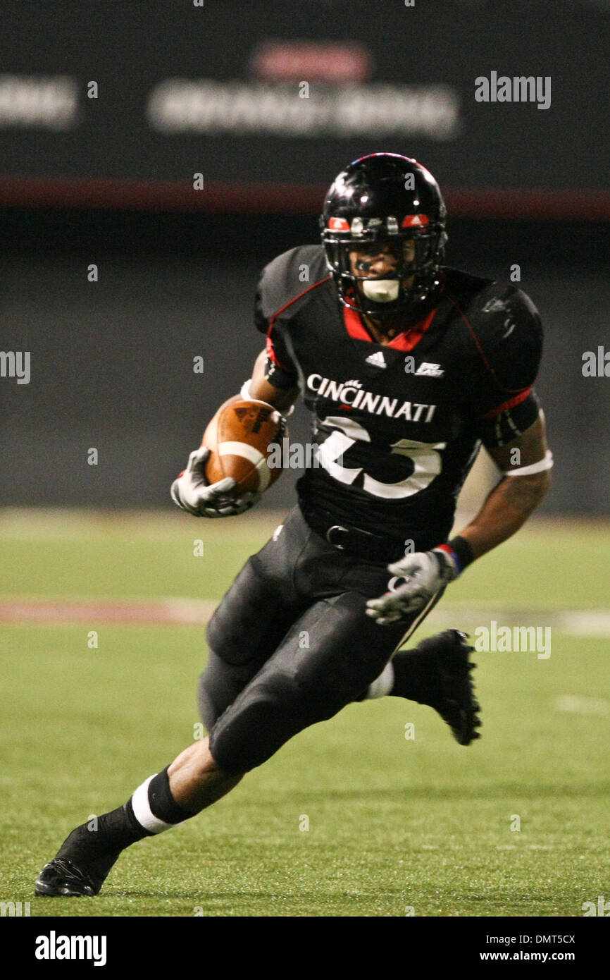 7 November 2009:Cincinnati running back Isaiah Pead #23 in game action ...