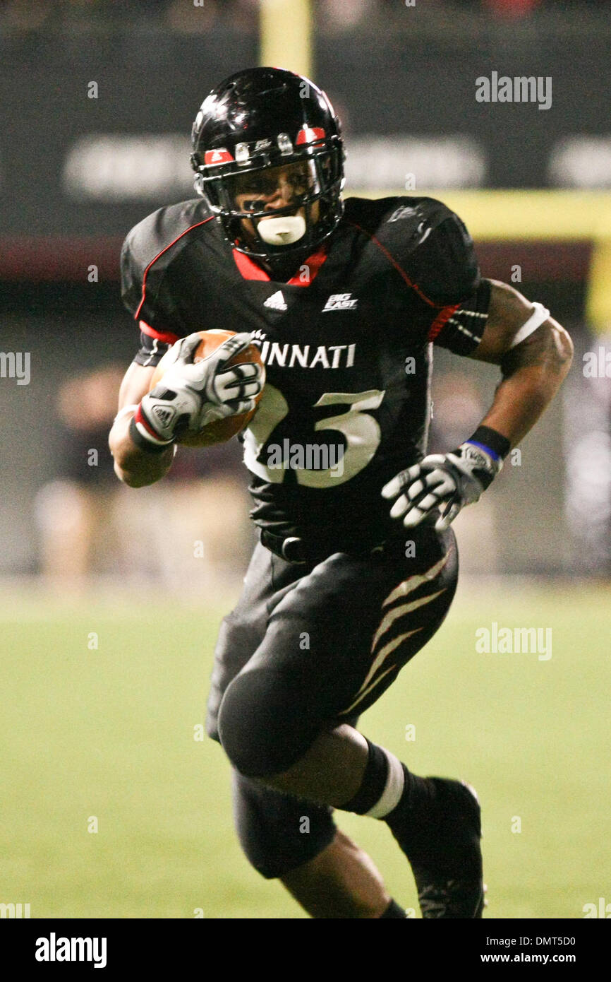 7 November 2009:Cincinnati running back Isaiah Pead #23 in game action ...