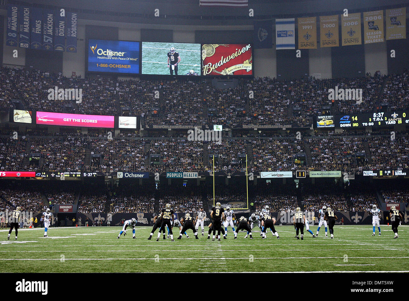 New orleans superdome crowd hi-res stock photography and images - Alamy