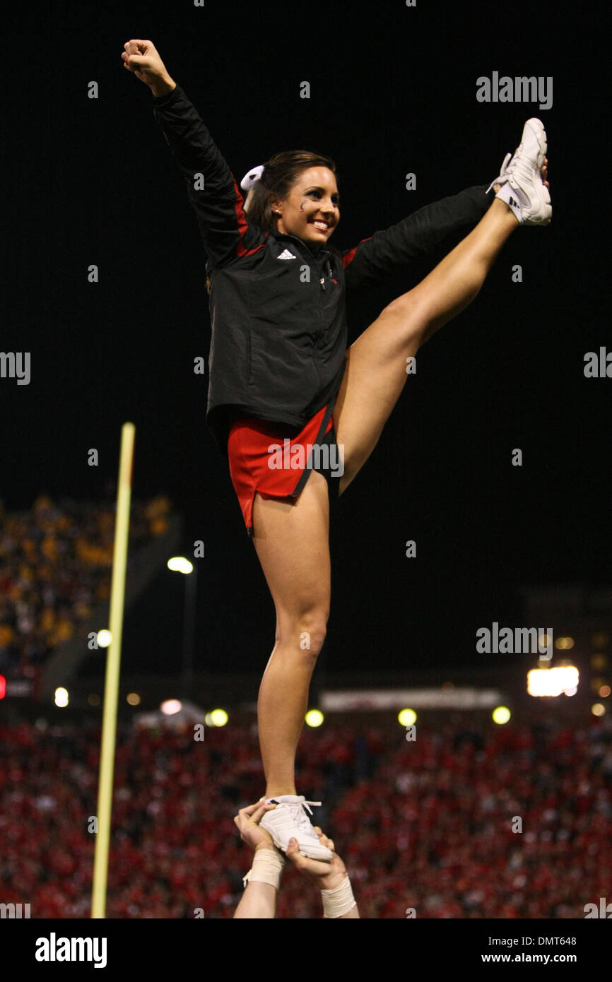 Cincinnati bearcats cheerleader hi-res stock photography and images - Alamy
