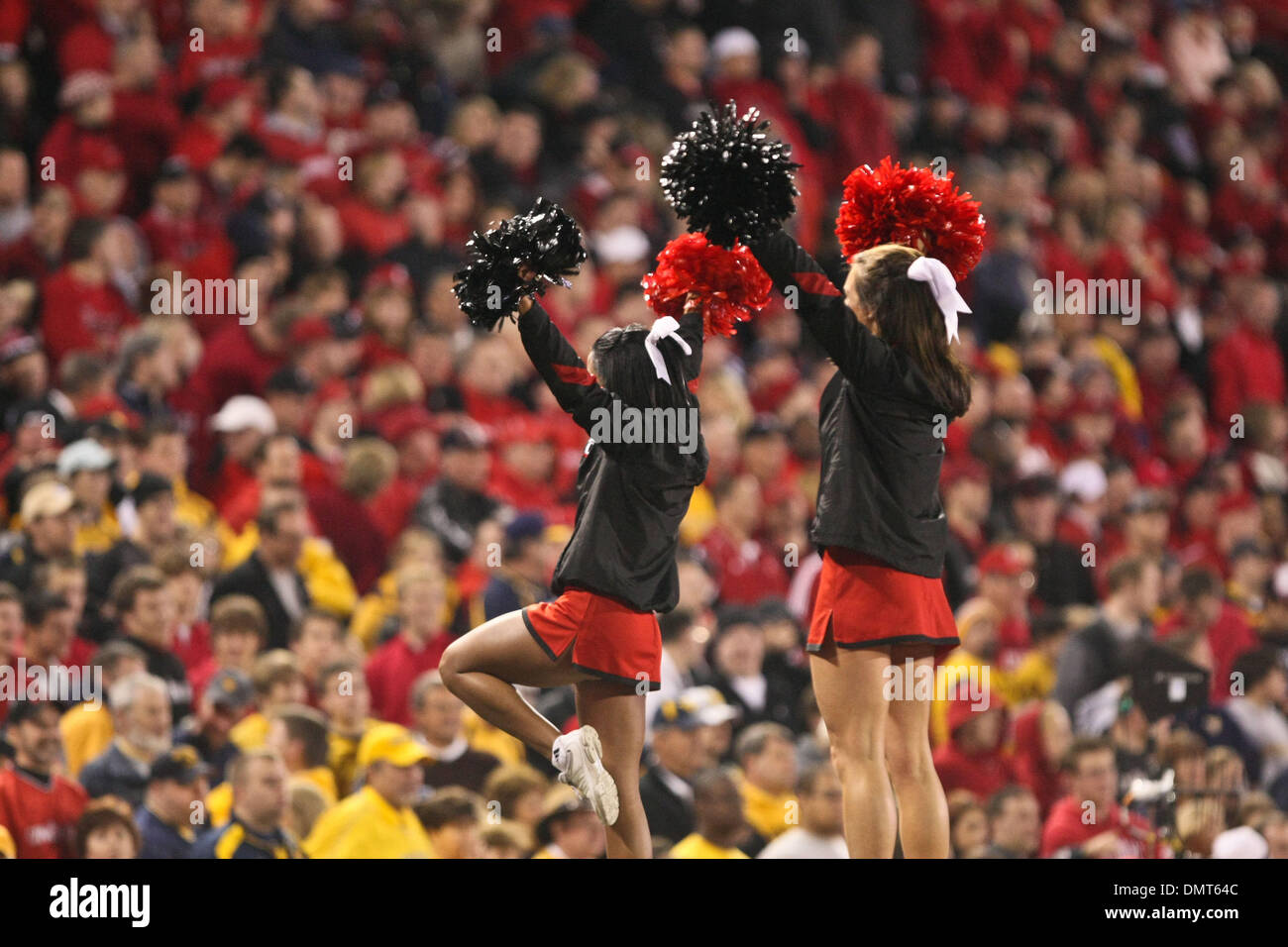 Cincinnati bearcats cheerleaders hi-res stock photography and images ...
