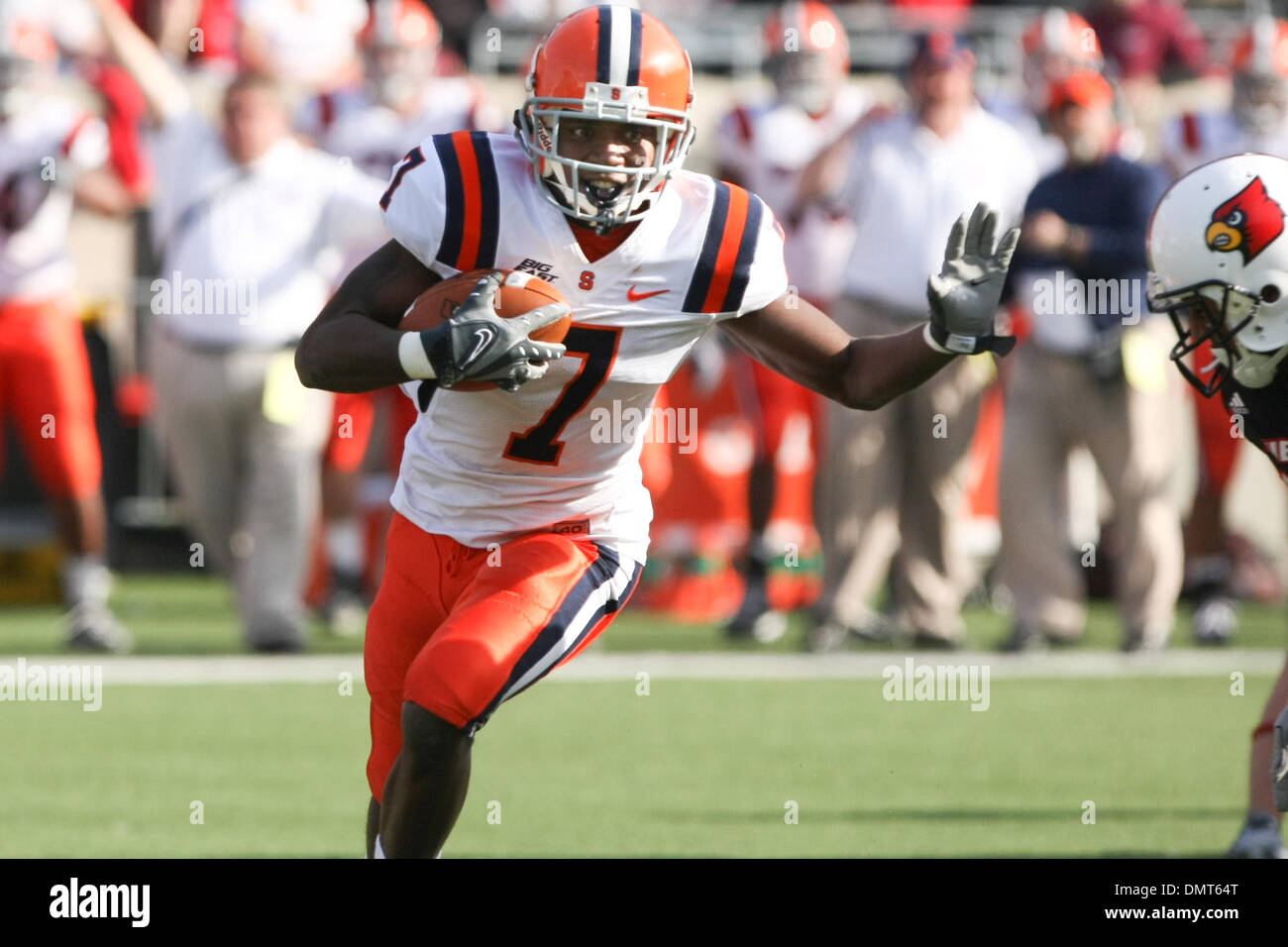 14 NOVEMBER 2009: Syracuse wide receiver Donte Davis #7 in game action ...