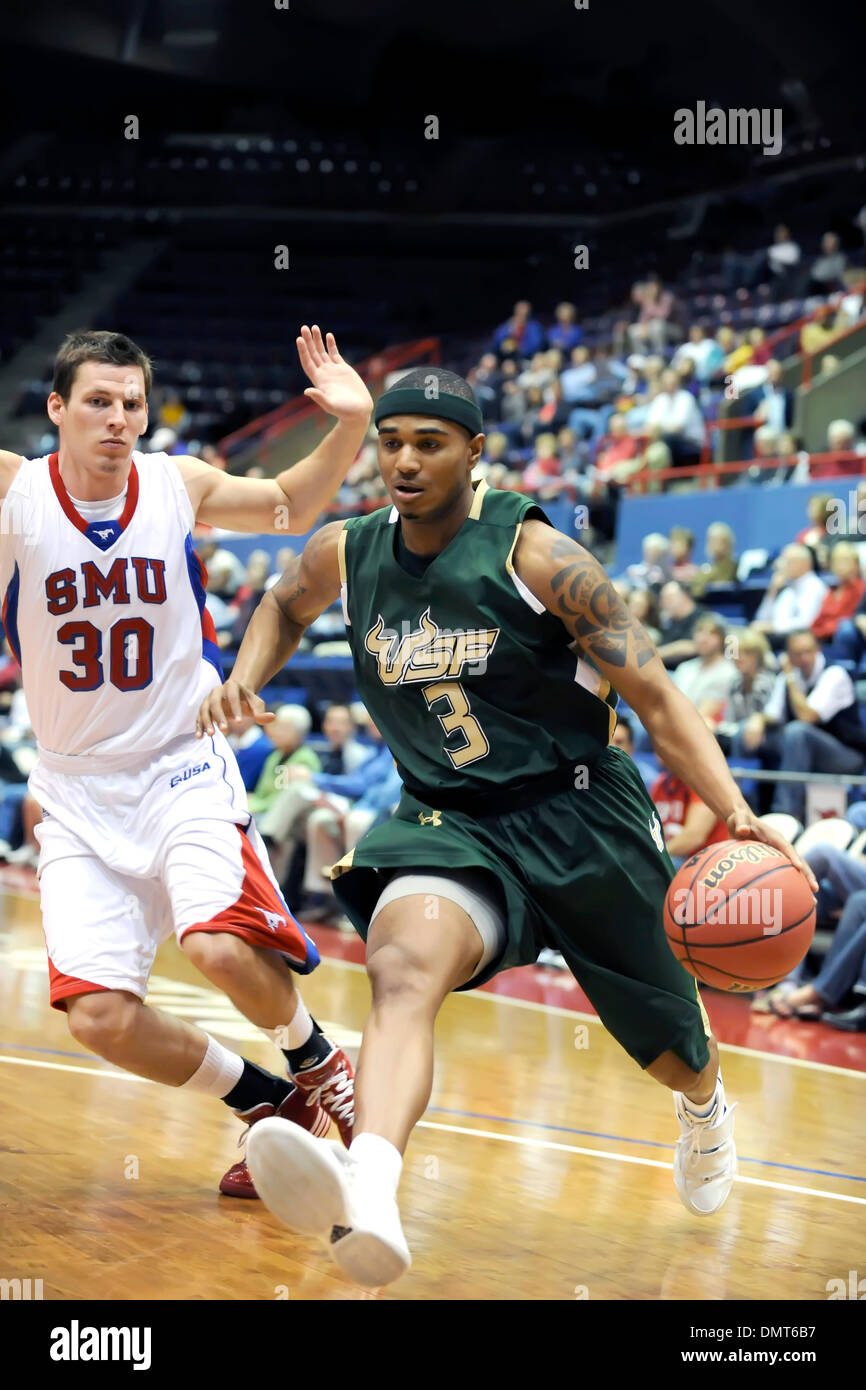 USF Guard Chris Howard drives to the basket as the USF Bulls defeat the ...