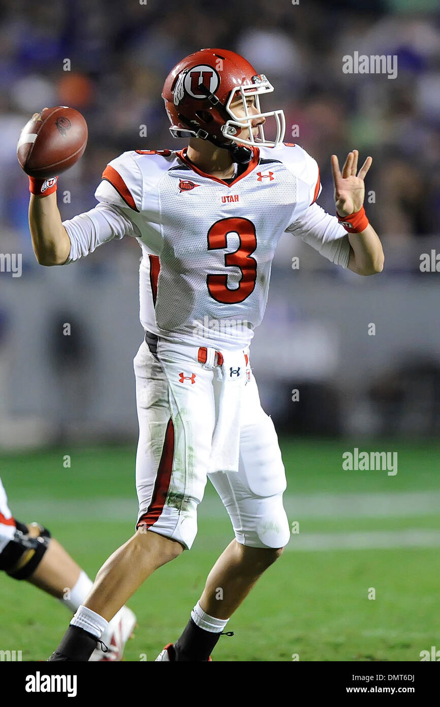 Utah QB Jordan Wynn looks to pass to the wideout as the #4 Texas ...