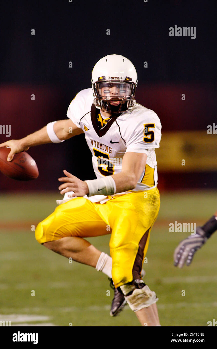 University of Wyoming QB Austin Carta-Samuels scrambles against the San ...