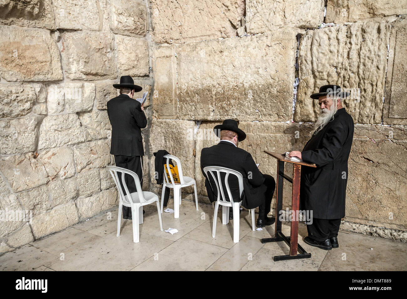 Jewish pilgrims pray against the Wailing Wall in Jerusalem Stock Photo ...