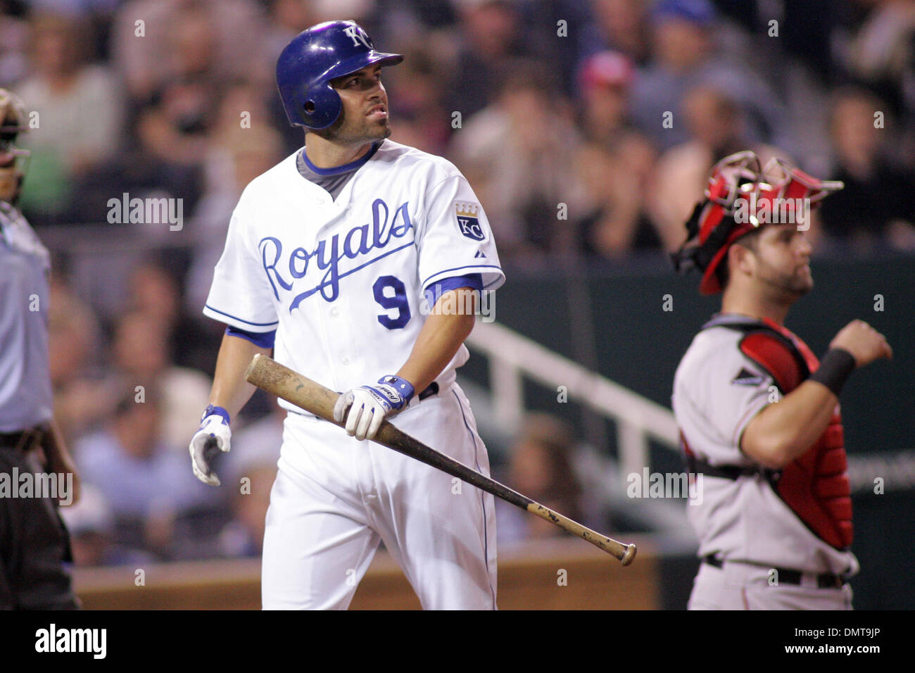 Kansas City Royals left fielder David DeJesus walks back to the dugout ...