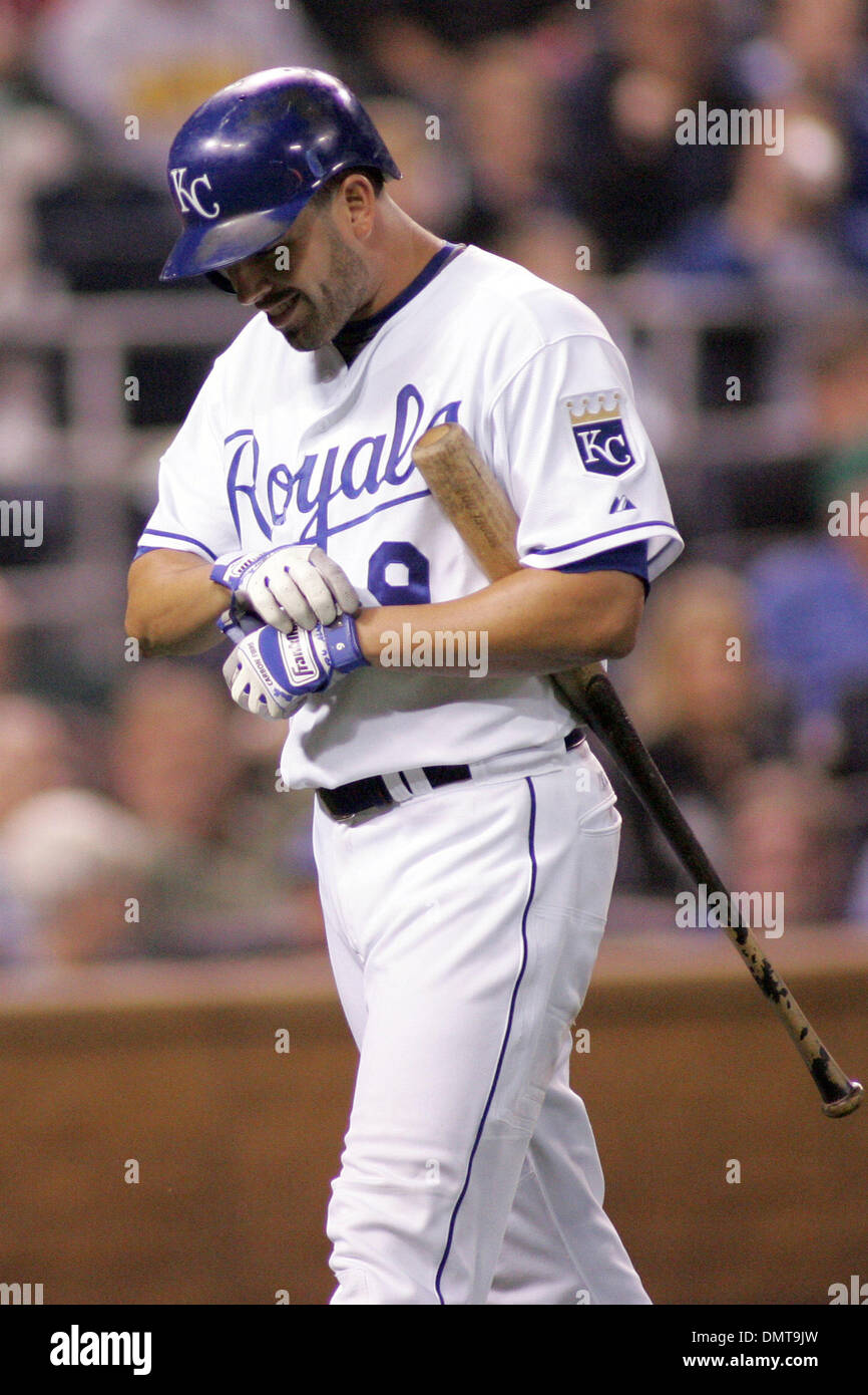 Kansas City Royals left fielder David DeJesus walks back to the dugout ...