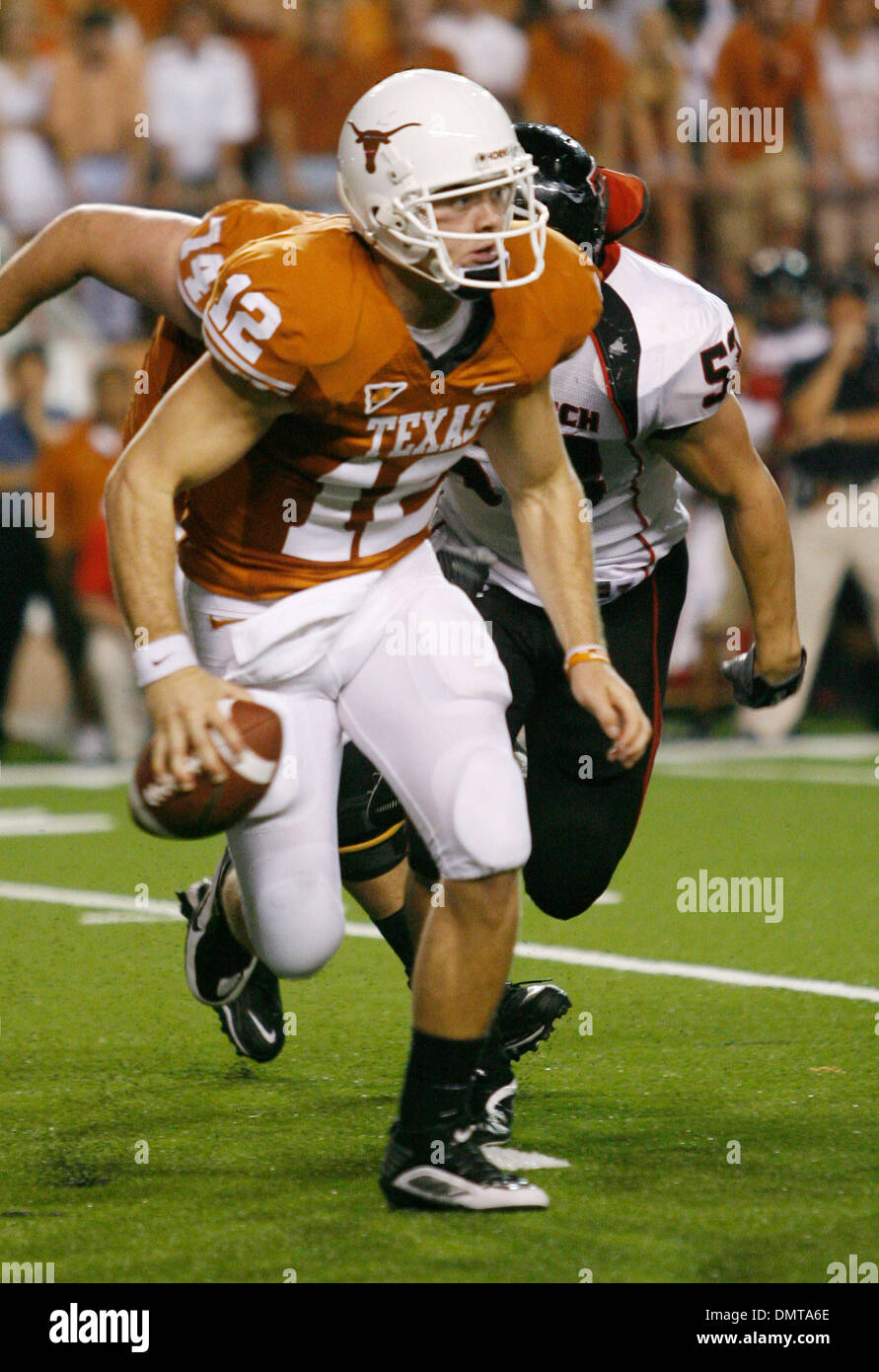 Texas longhorns quarterback colt mccoy hi-res stock photography and ...