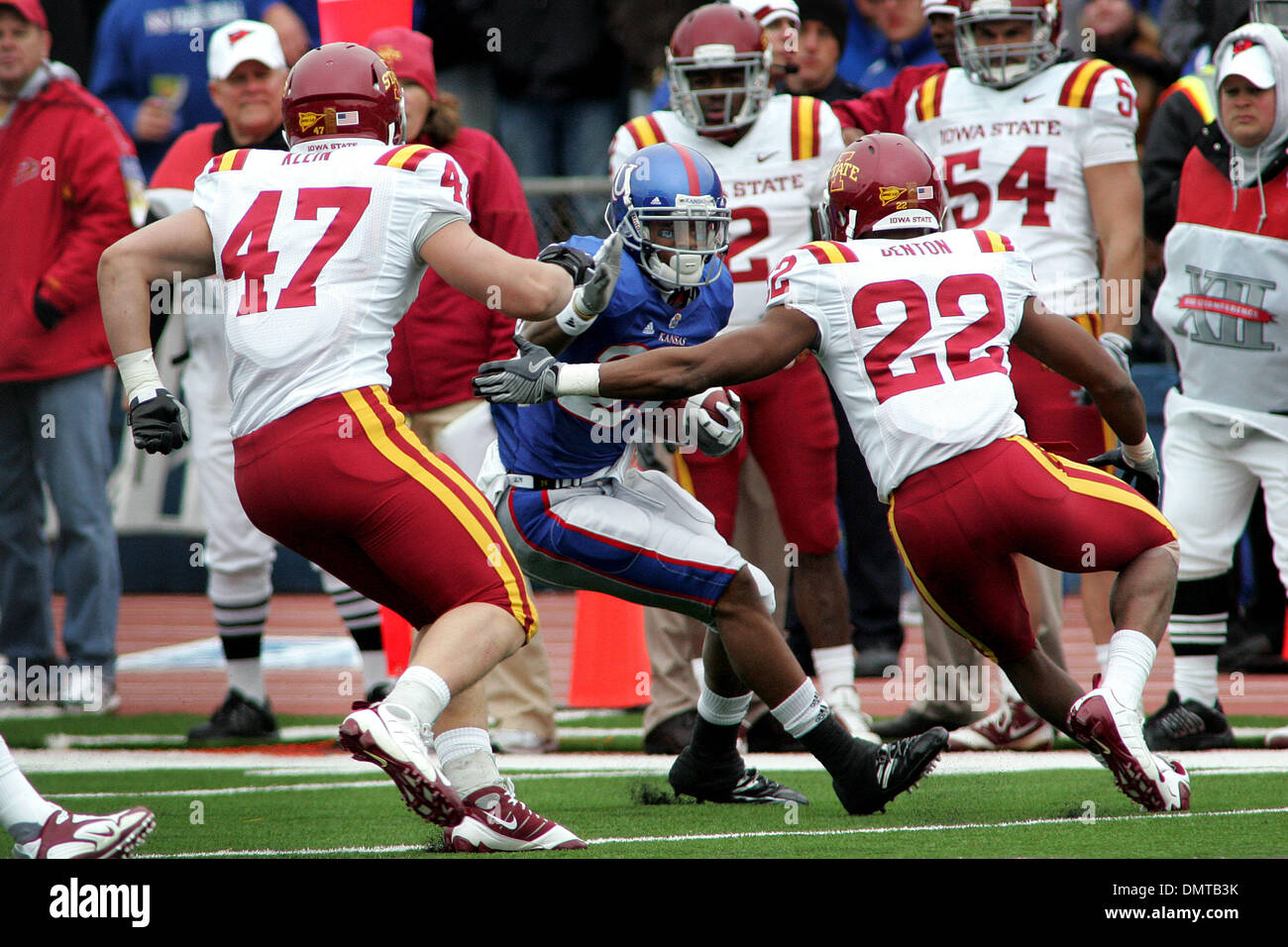 Iowa State linebacker A.J. Klein (47) and Iowa State cornerback Ter'ran ...