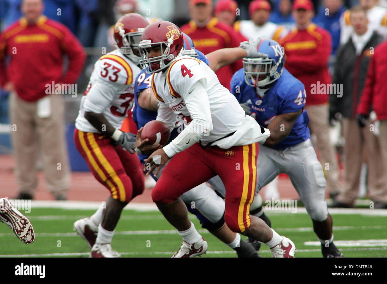 Iowa State quarterback Austen Arnaud (4) scrambles for yardage during ...