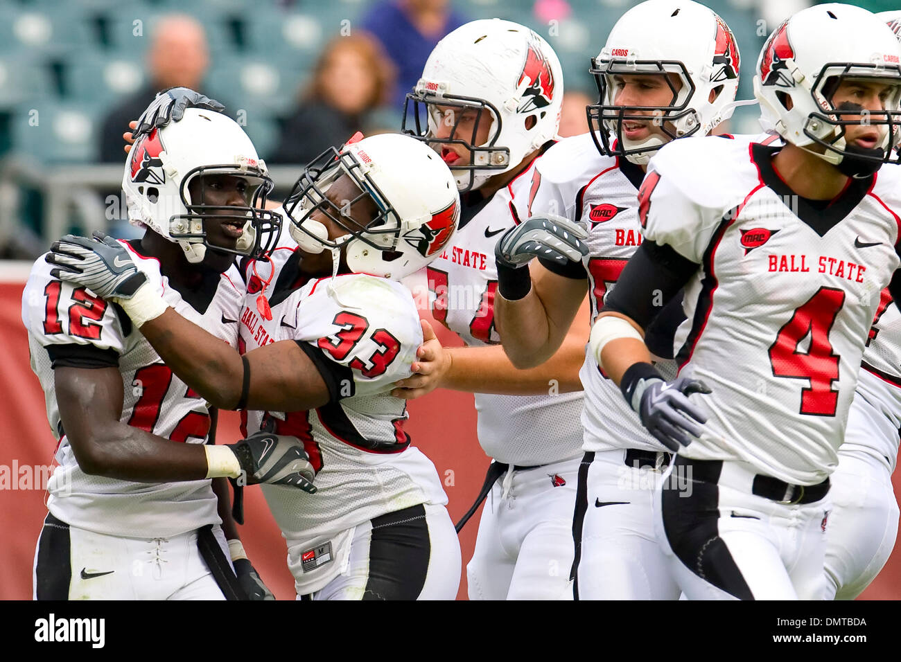 Temple owls running back joe hi-res stock photography and images - Alamy
