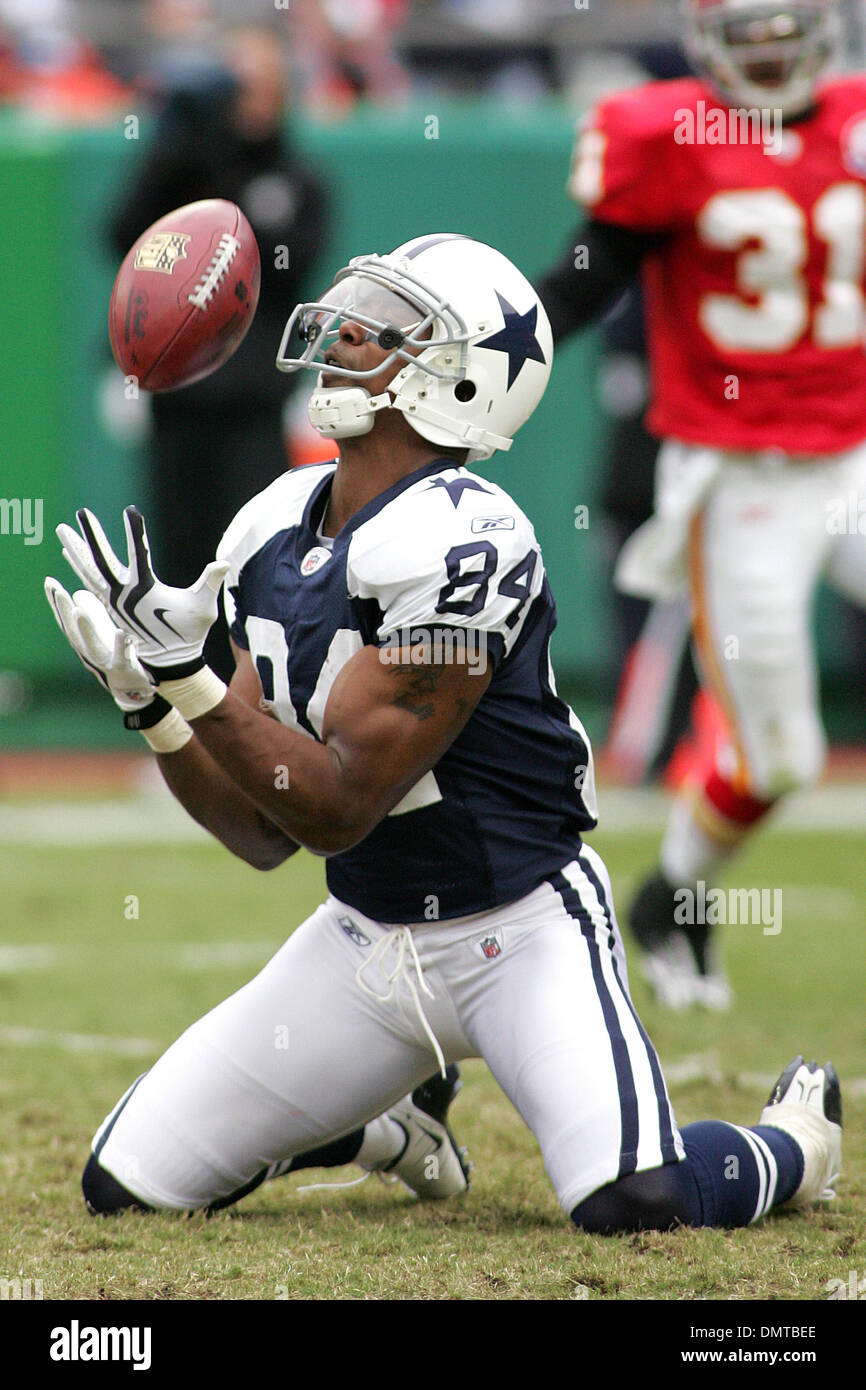 Dallas Cowboys wide receiver Patrick Crayton catches a punt during game ...