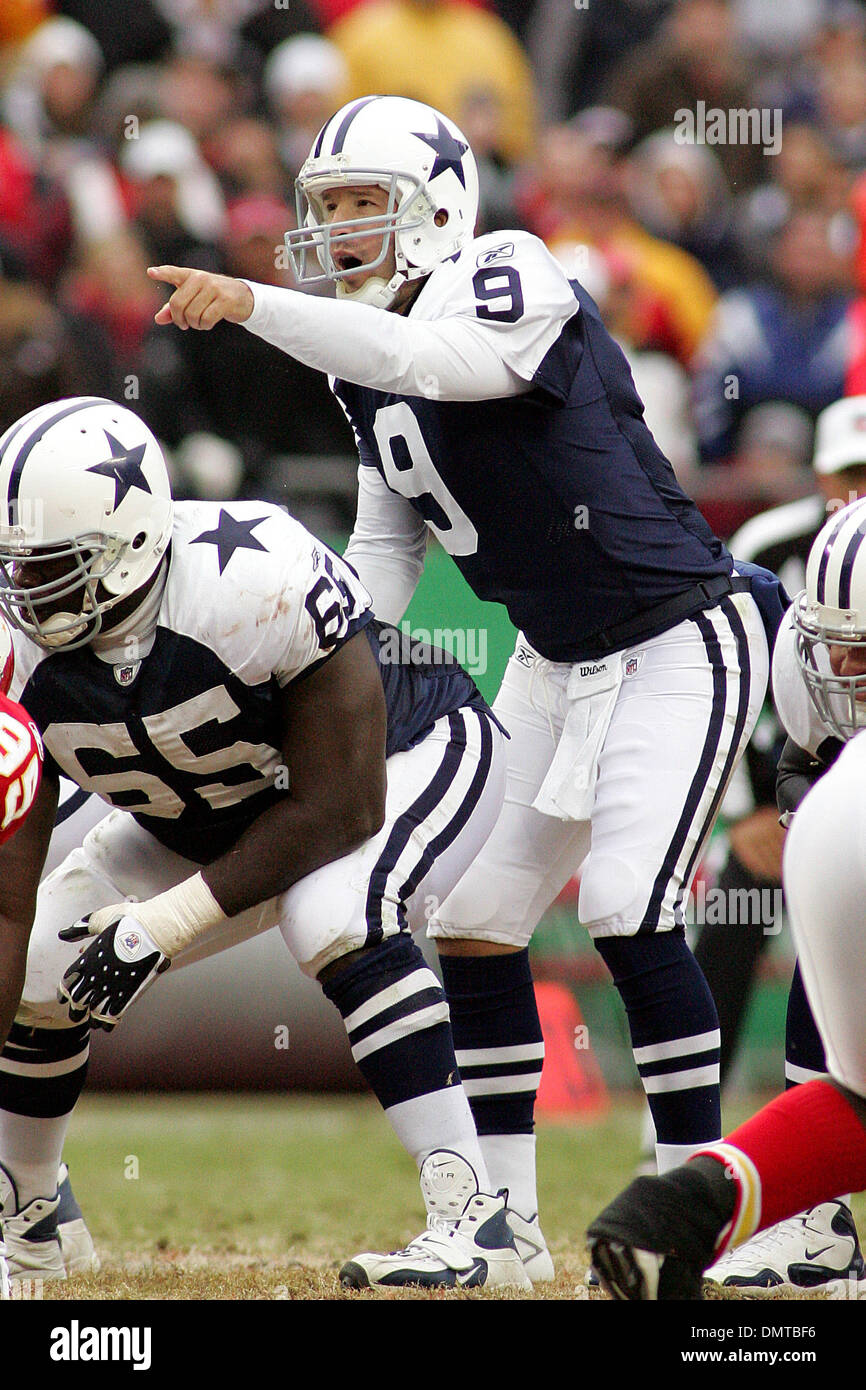 Dallas Cowboys quarterback Tony Romo (9) calls out the play during the ...