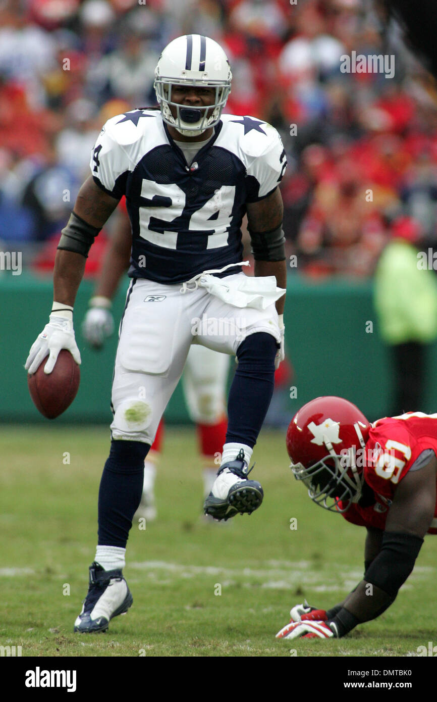Dallas Cowboys running back Marion Barber (24) celebrates gaining yards ...