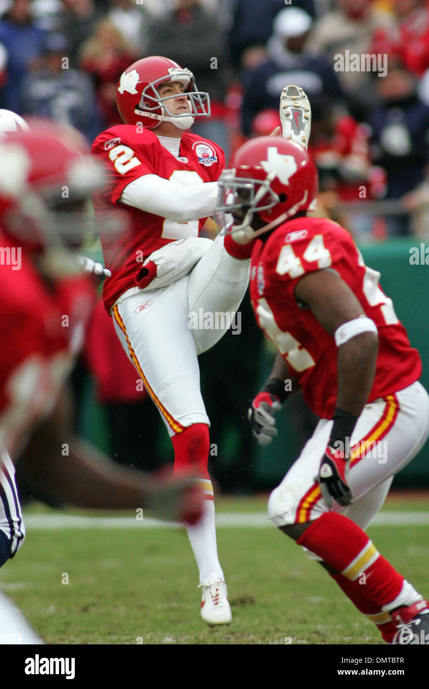 Kansas City Chiefs punter Dustin Colquitt (2) punts during the Cowboy's ...