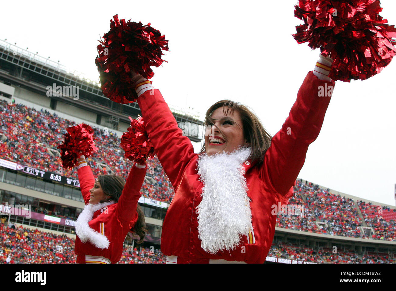 Chiefs Cheerleaders entertain the crowd during the Cowboy's 26-20 ...