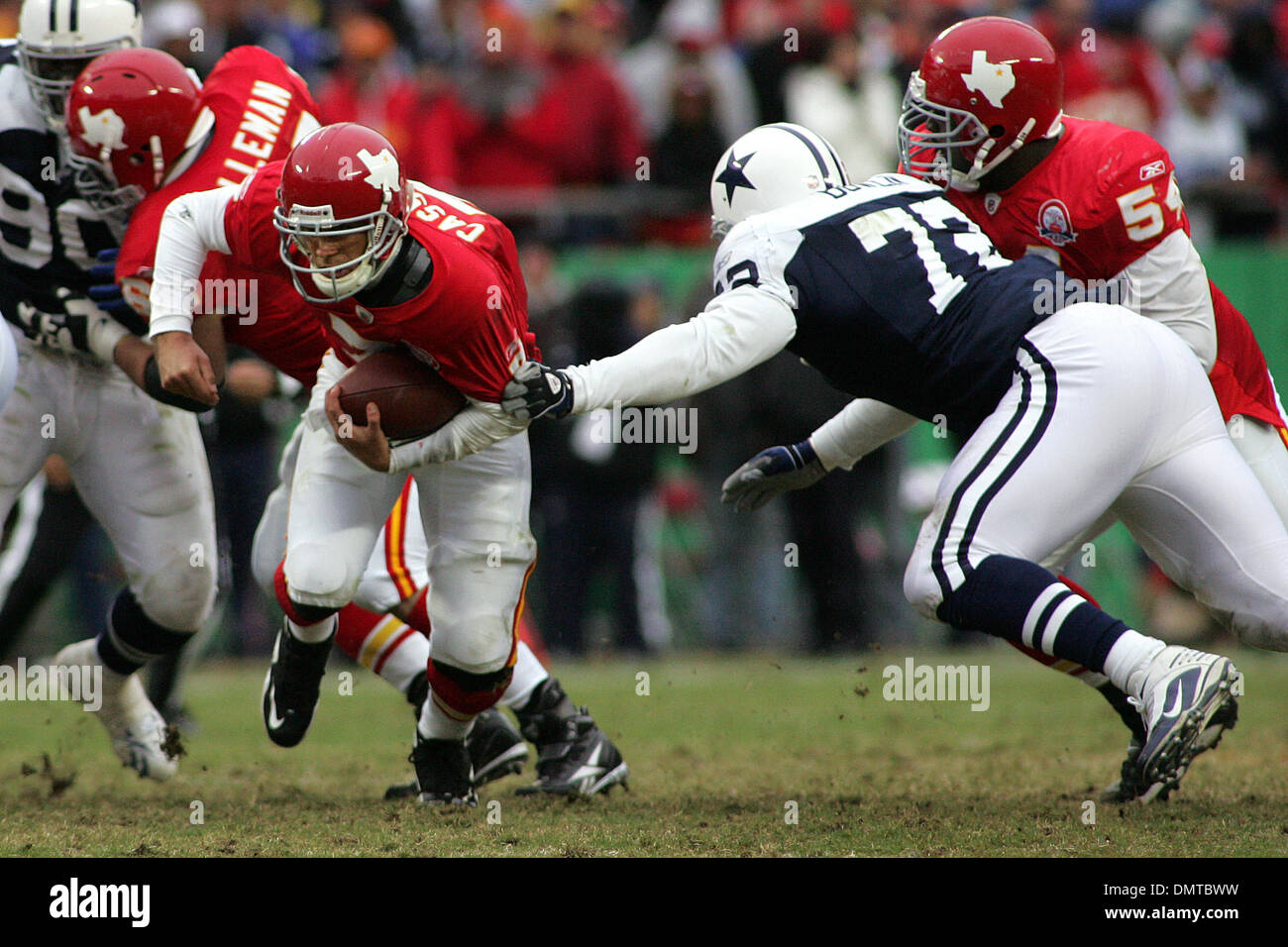 Dallas Cowboys defensive end Stephen Bowen (72) takes down Kansas City ...