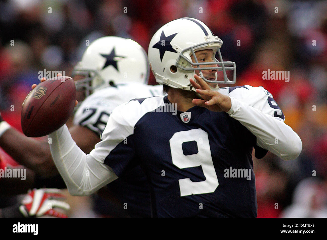 Dallas Cowboys quarterback Tony Romo (9) passes during the Cowboy's 26 ...