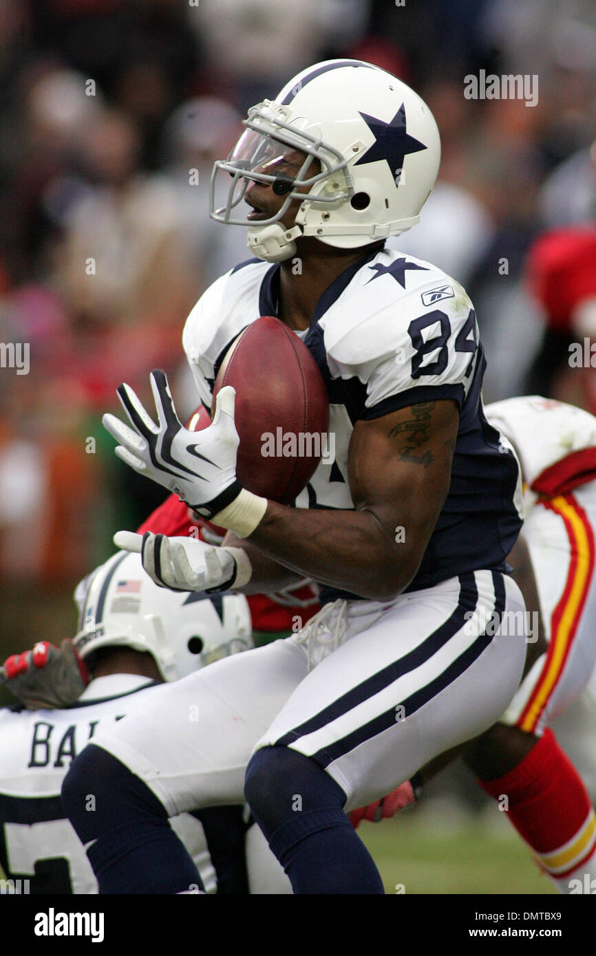 Dallas Cowboys wide receiver Patrick Crayton (84) catches a punt during ...