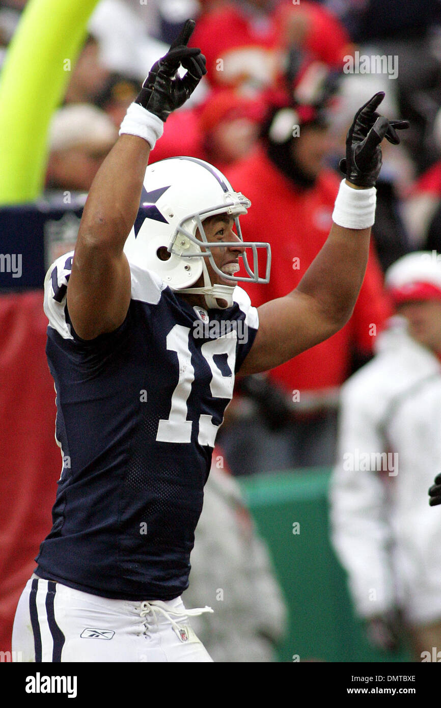 Dallas Cowboys wide receiver Miles Austin (19) celebrates scoring the ...