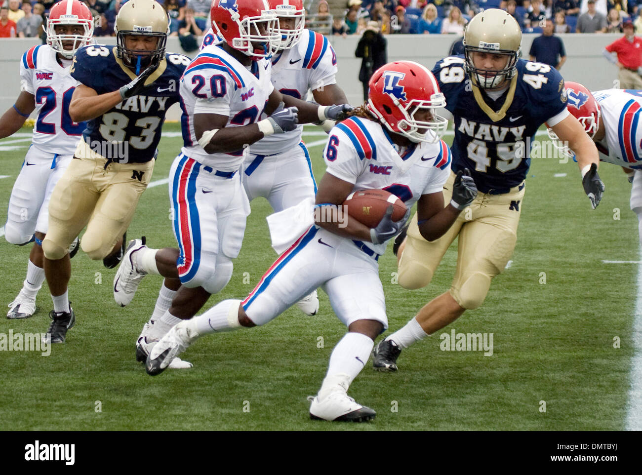 12 SEPTEMBER 2009: Louisiana Tech Runningback Phillip Livas (6) breaks ...