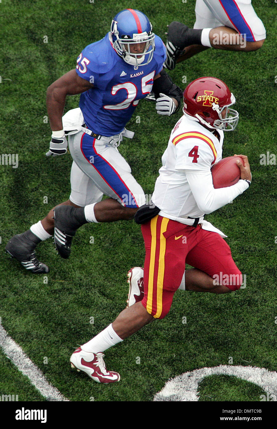 Kansas safety Darrell Stuckey (25) attempts to bring down Iowa State ...