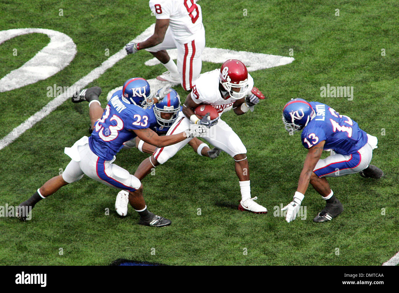 Oklahoma wide receiver Ryan Broyles (85) is brought down by Kansas ...
