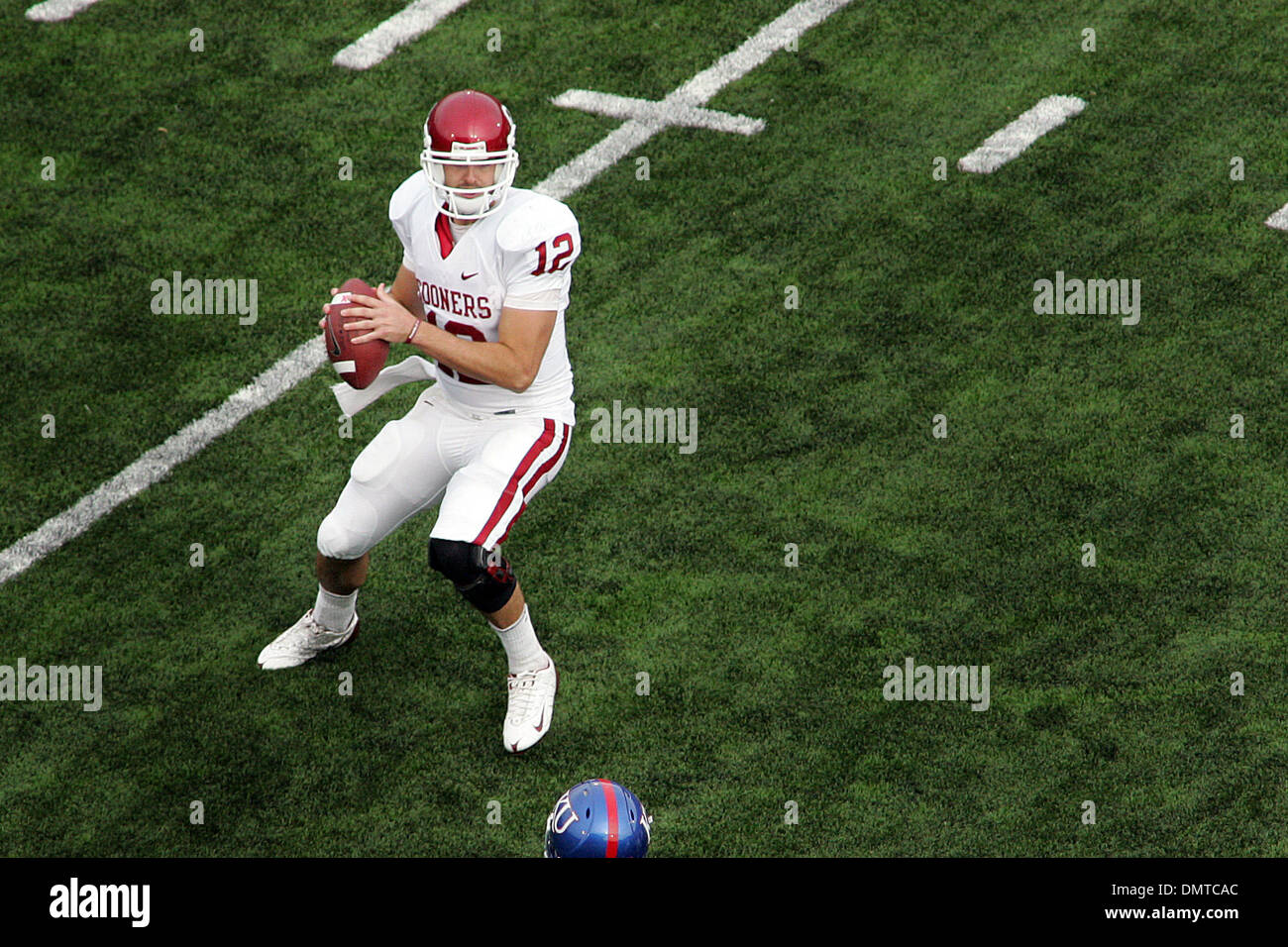 Oklahoma quarterback Landry Jones (12) looks to pass during Oklahoma's ...