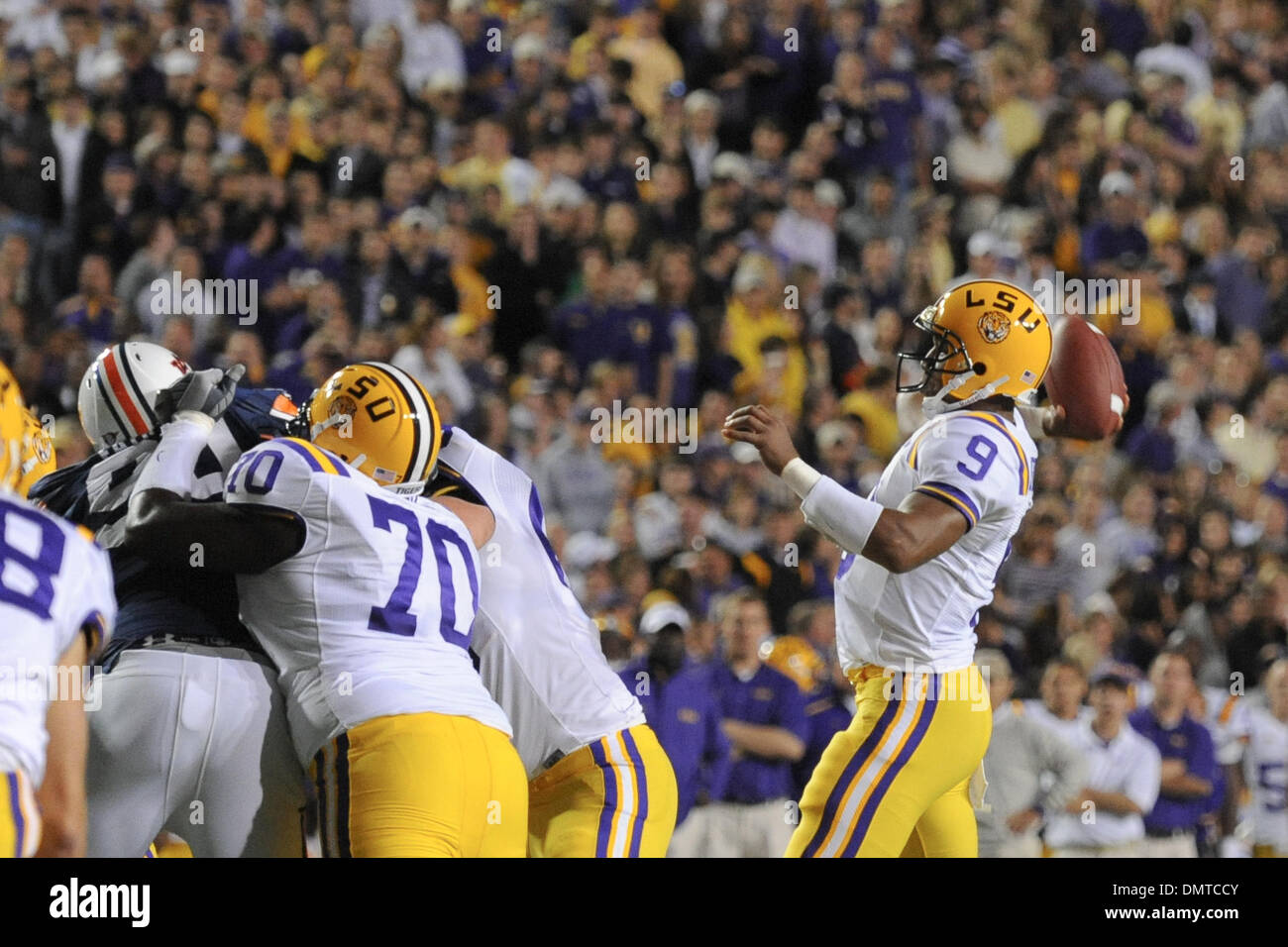 LSU quarterback, Jordan Jefferson, throws a touchdown pass during ...