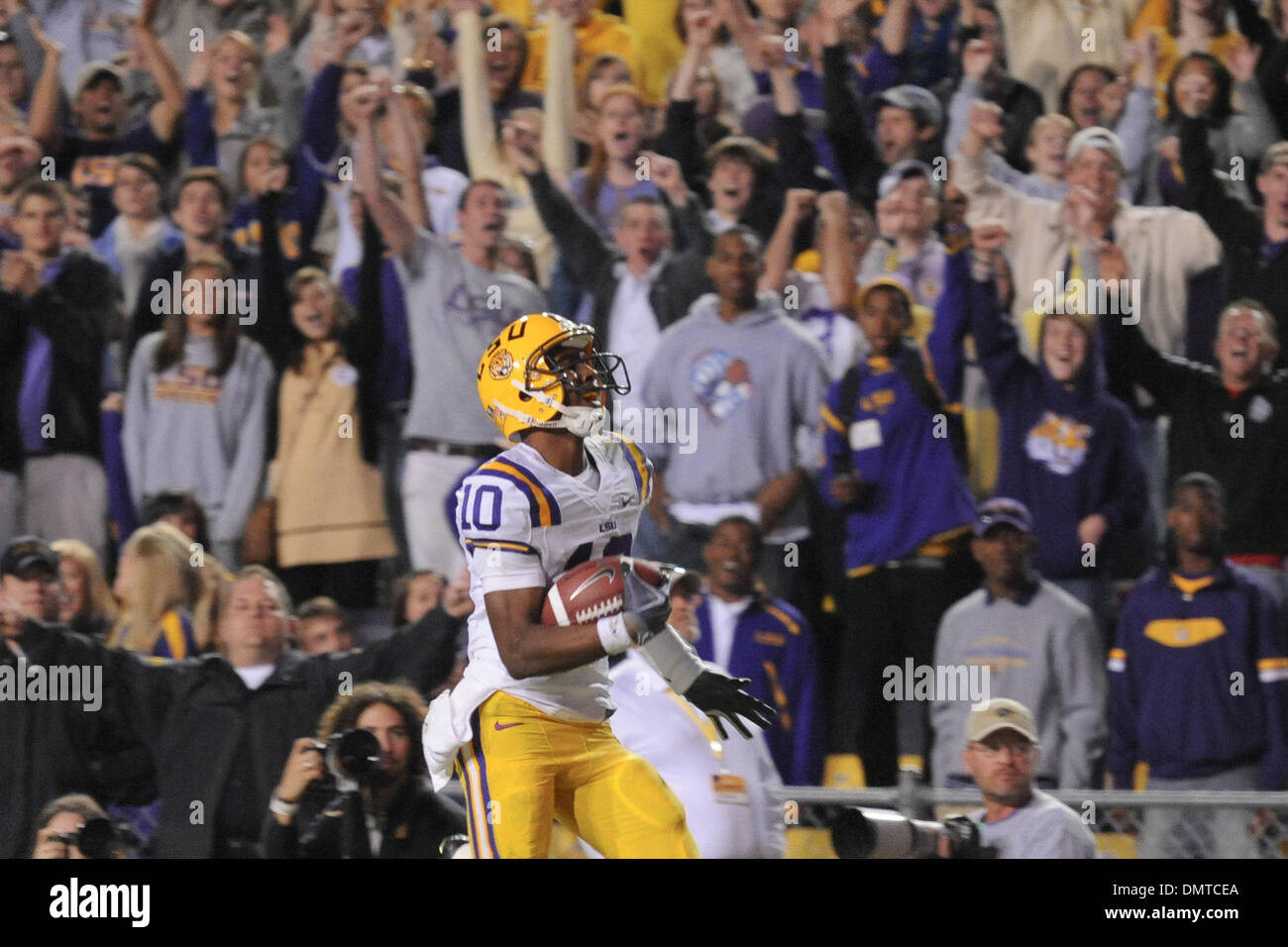 The crowd celebrates as LSU freshman, #10 Russell Shepard, scores his ...
