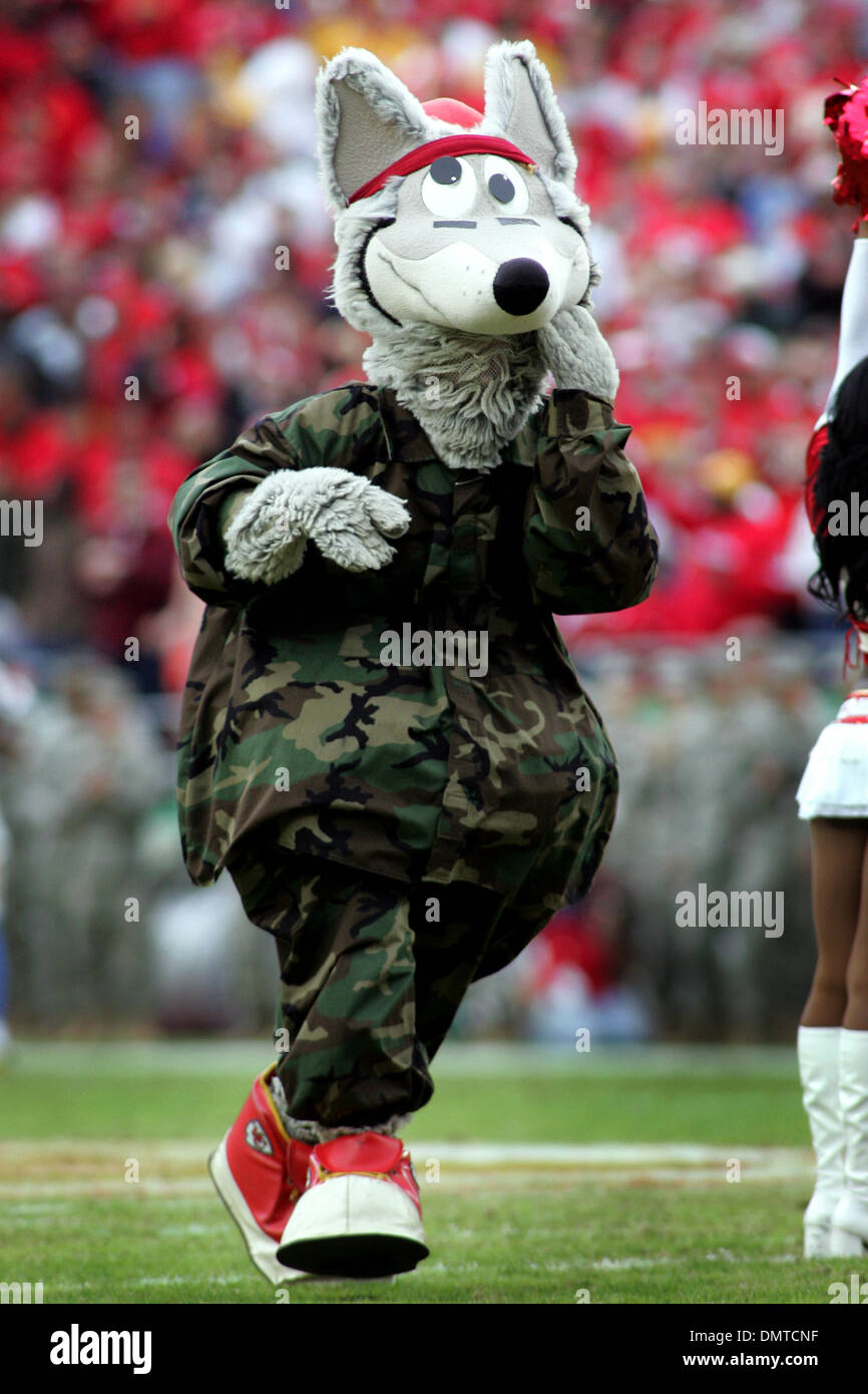 KC Wolf entertains the crowd during the Chargers 37-7 victory over the ...