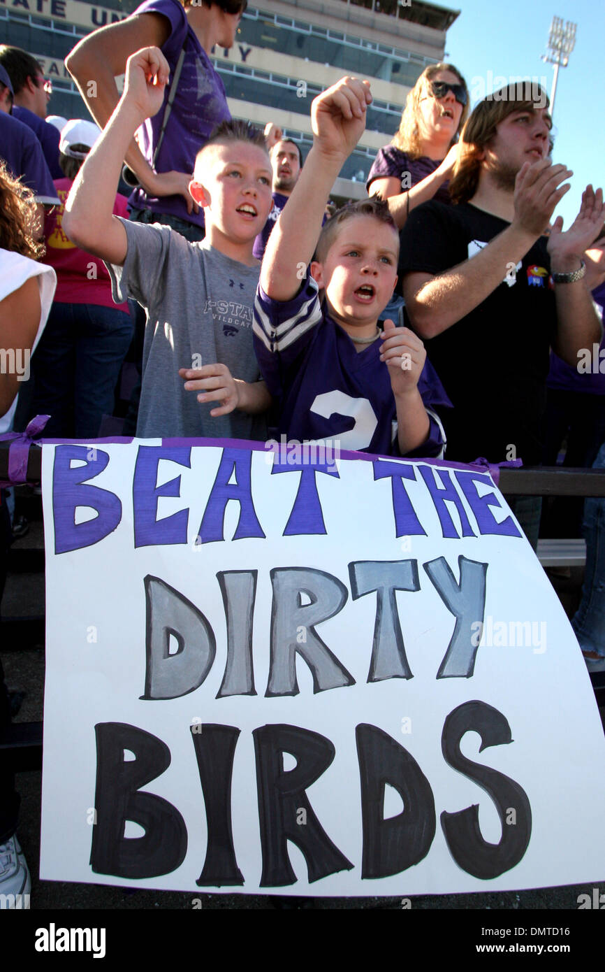 Bill snyder family stadium hi-res stock photography and images - Alamy