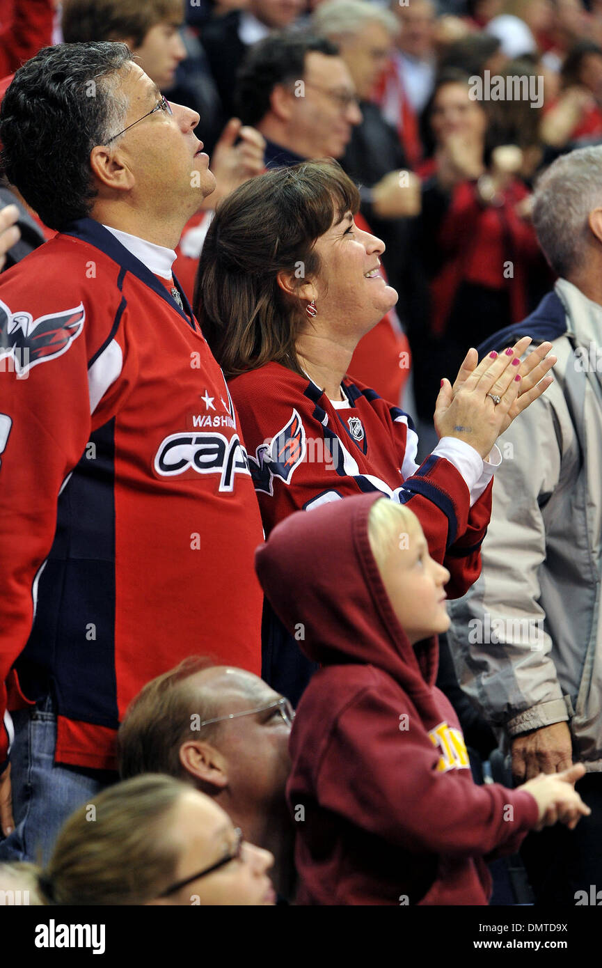 Washington capitals fans hi-res stock photography and images - Alamy
