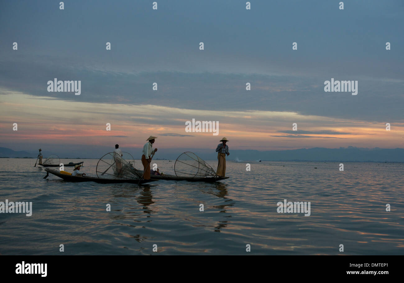 Inle lake leg rowers hi-res stock photography and images - Alamy