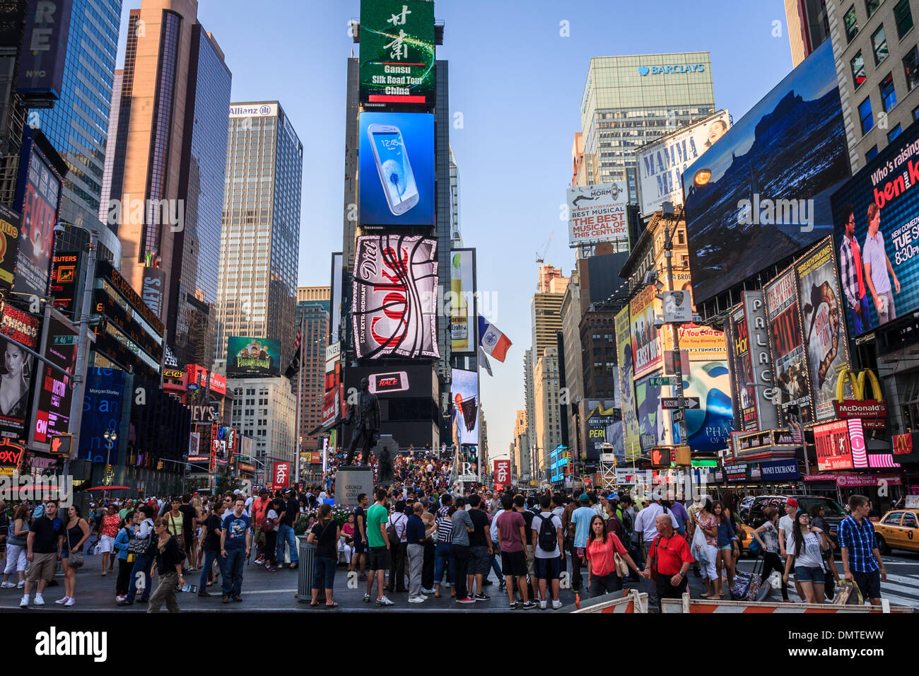Times square shops hi-res stock photography and images - Alamy