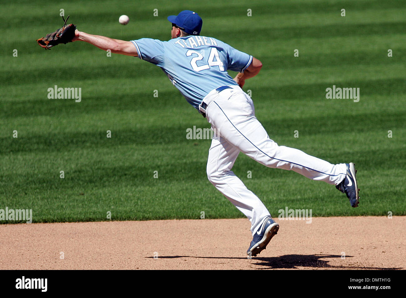 Kansas City Royals third baseman Mark Teahen misses a line drive from ...