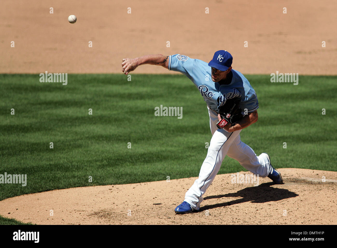 Kansas City Royals relief pitcher Kyle Farnsworth pitches during the ...