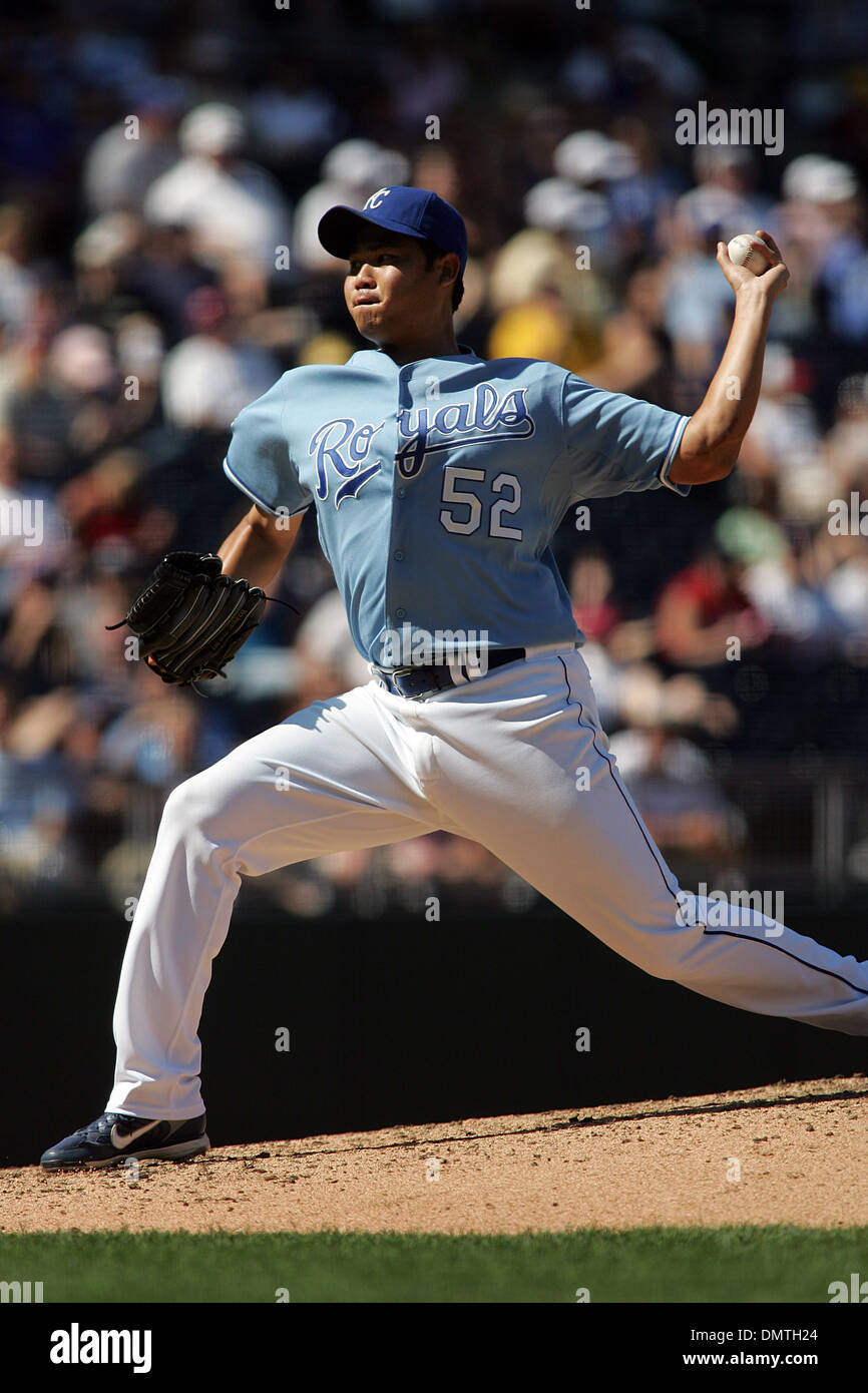 Kansas City Royals relief pitcher Bruce Chen pitches during the Twins ...